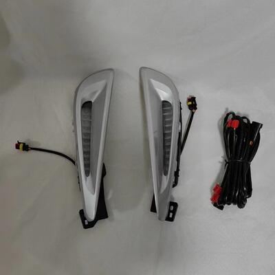 适用于丰田19-20普锐斯Prius日行灯前雾灯转向流水LED日间行车灯