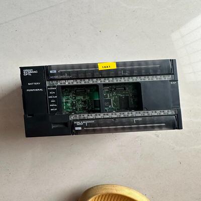 议价PLC模块CP1E-M40DR-A，实物图可维修