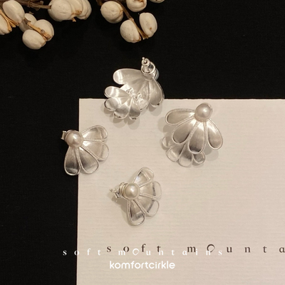 董洁同款花瓣耳钉softmountains