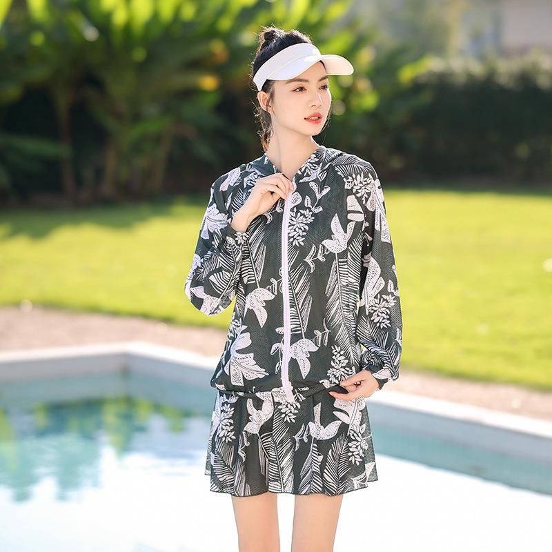 大码泳衣女微胖MM分体三件套遮肚显瘦泡温泉花色长袖防晒宽松罩衫