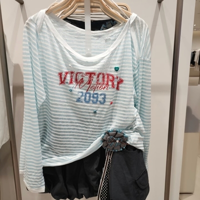 VM NY NB UR2026夏潮流美式复古做旧字母印花撞色条纹斜肩T恤衫女
