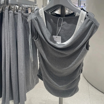 VM NY NB UR2026夏法式复古辣妹风挂脖露肩褶皱修身假两件T恤上衣