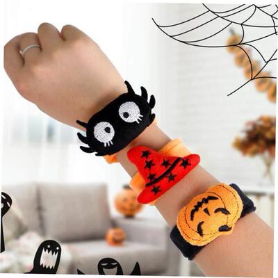 Dress up a pumpkin spider bracelet for a Halloween party手环