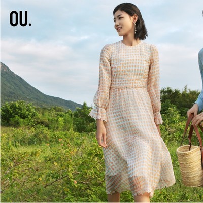 精致花边甜美灯笼袖印花