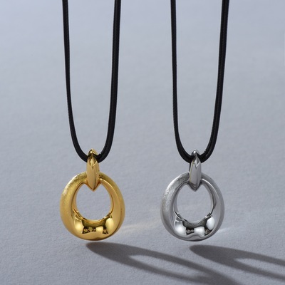 高级金属圈圈吊坠黑绳毛衣链轻奢高级潮气质秋冬时尚通勤必入项链