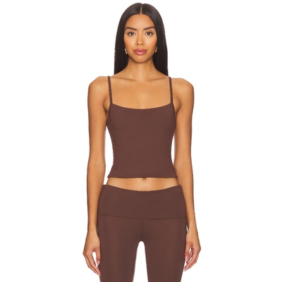 WellBeing + BeingWell背心 棕色 运动复古风REVOLVE新款