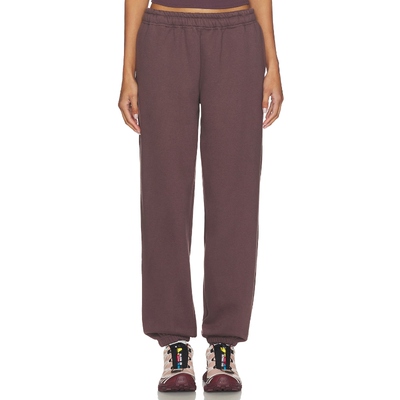 WellBeing + BeingWell COOPER 慢跑裤 淡紫色 运动复古风REVOLVE