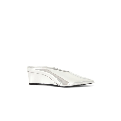 SIMONMILLER POINTED GALA WEDGE 浅口高跟鞋 金属银色REVOLVE小