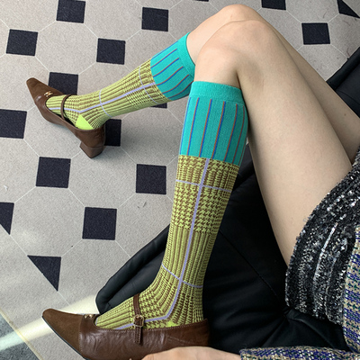 标杆级 Craftsmanship16针精密细织祖母绿撞色拼接落叶季小腿袜女