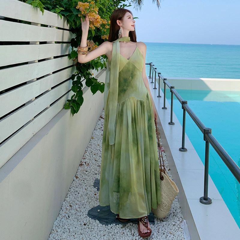 海边度假风小众别致扎染吊带连衣裙女夏季绿色清新气质大摆裙长裙
