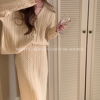 温柔奶黄色麻花针织套装开衫