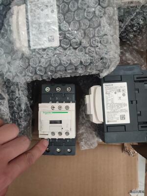 施耐德LC1D65ABD全新直流接触器。全新没接过线没盒子。议价商品