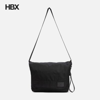 TRVR Staple Messenger M 斜挎包 HBX