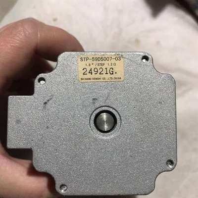 议价步进电机STP-59D5007-03一台，成色很不错，