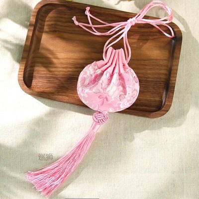 Pure handmade Chinese rhyme silk embroidery hanging neck sac