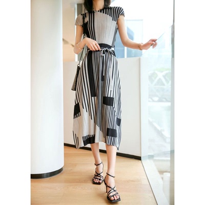 宅褶皱2025新款夏季韩版气质大码收腰裙子法式高级感a字连三 025