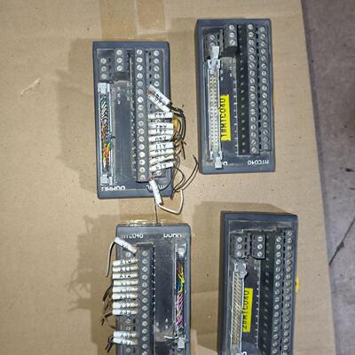 MTC040连接端子台 东西如图所示 图片上的4个一起出