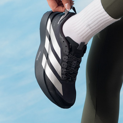 阿迪达斯女子跑步缓震运动鞋