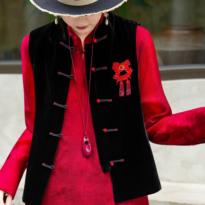 米米26年早春高级感小马钉珠刺绣丝绒马甲xx8479