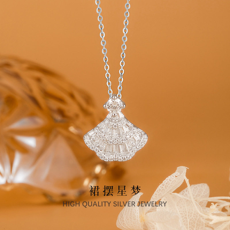 S925纯银莫桑钻项链女轻奢满钻扇形吊坠网红同款闪耀裙摆银饰