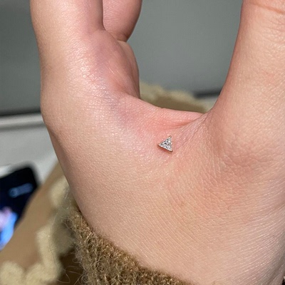 超闪mini三角形耳钉高级感耳骨钉