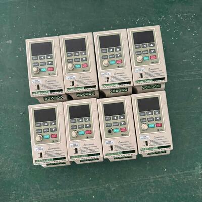 ~上海亚泰变频器，型号YTB0007MG2S2A0，750W功
