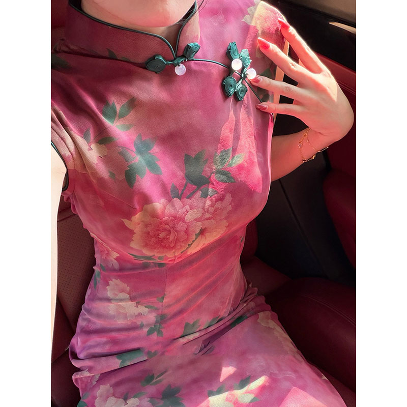 牡丹无袖旗袍女夏2026新款玫红色老上海修身日常可穿新中式连衣裙