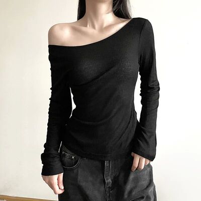 Slant neck backless solid color T-shirt斜领露背纯色长袖上衣