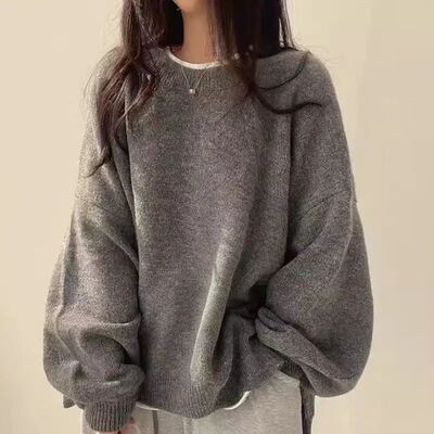 圆领开叉长袖毛衣 Round neck slit long sleeved casual sweater