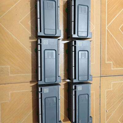议价施耐德PLC TM100C40RN，功能正常，成色为实图