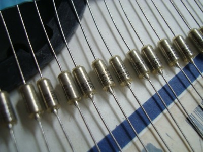 T110A105M035AS  直插钽质电容器 35v1uF 20% 美国 KEMET