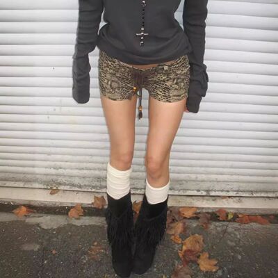 Ladies' low waisted leopard print tie shorts女士低腰豹纹短裤