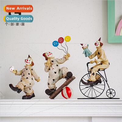 Europe retro circus clown hand puppet cute doll resin orname