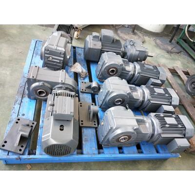 KAT37-Y0.18-24.99带防转臀空心轴安装螺旋锥齿轮减速机传邦传动