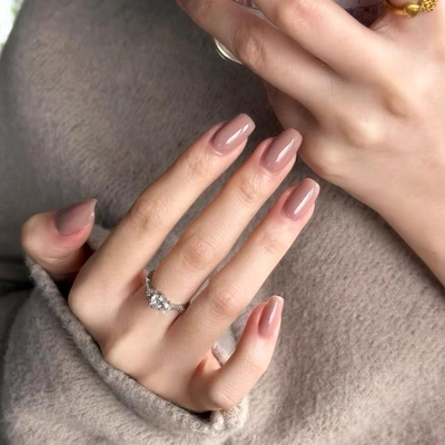 纯手工定制奶咖色穿戴甲2025新款小众成品高级感显白美甲贴片短款