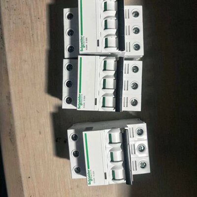 议价Schneider继电器底座LAD7B106C可可维修