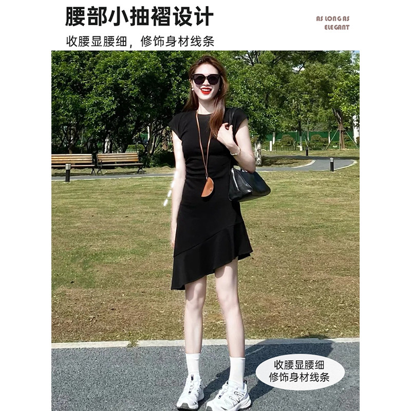 黑色收腰短袖洋装女夏修身法式不规则荷叶边鱼尾圆领a字短裙子