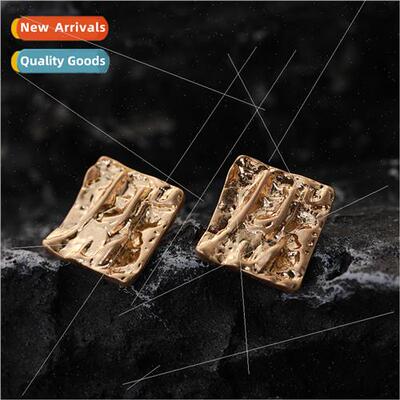 Delicate literary retro gold square alloy earrings适用women