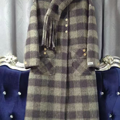 馨菲上新复古格纹时尚羊毛外套(配围巾)（含68.1绵羊毛）00