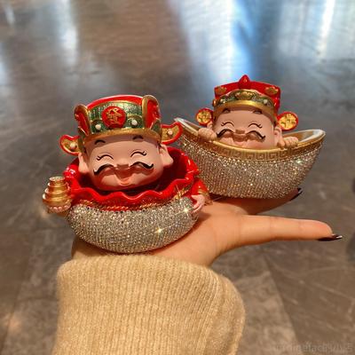 新款元宝财神爷创意汽件高颜值车载轻车奢袋镶钻钱摆车内装饰网红