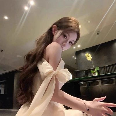 kubiliv娇甜爱丽丝蝴蝶结不对称斜领奶油柔光收腰蛋糕连衣裙