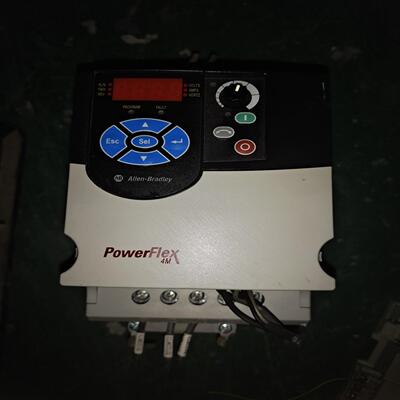 22F-D6P0N113   AB2.2kw变频器