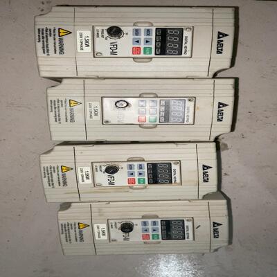 [德峰]1.5 台达 包好v220 vfd015m21akw变频器已
