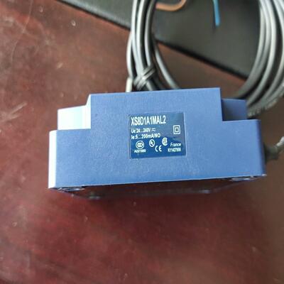 传感器 XS8D1A1NAL2  电感型接近开关，扁平
