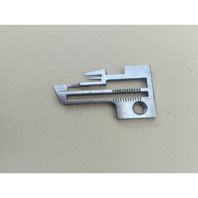 拷边机配件针板DCZ-220包缝机四线针板Y33353 锁边机针板