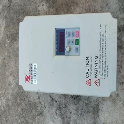 富凌变频器2.2Kw  D130B002.2L4A成色好