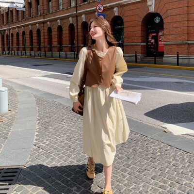 杏色连衣裙套装春季女2024新款法式优雅宽松显瘦小个子马甲两件套