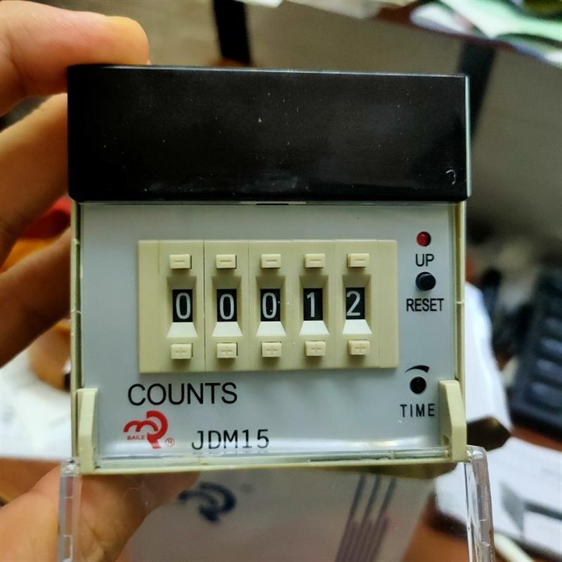 佰乐 拨码数显型预置数电子计数器 JDM15