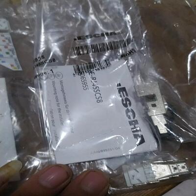 IE-RJ45SCS8现货6套，保证原装。有要的联系我吧
