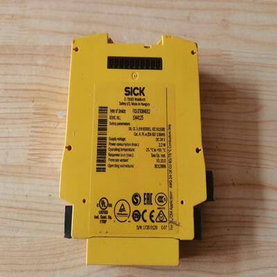西克安全继电器模块 FX3-XTI084002 成色如图 运